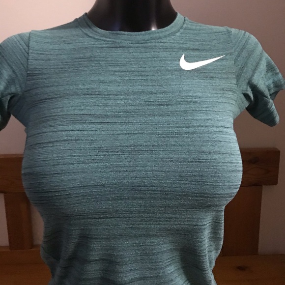 Nike | Tops | Womens 32 Nike Xs Fitted | Poshmark